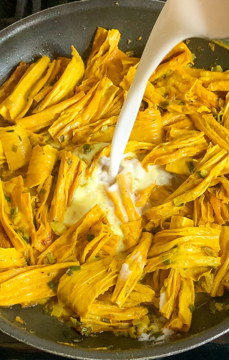 How to Cook Dried Bean Curd (Tofu Skin Curry) - Lovelee Recipes